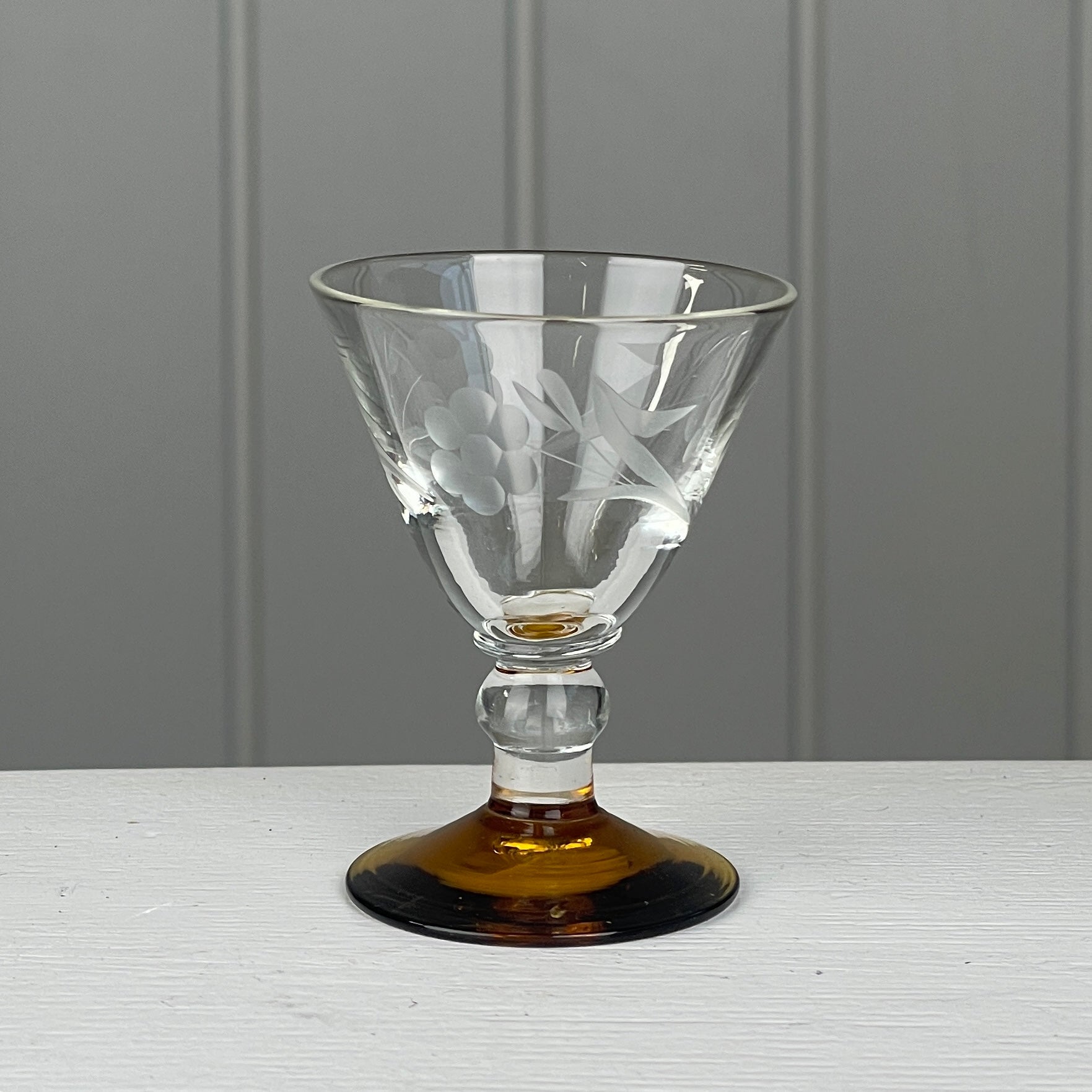 Snapseglas fra Kastrup glasværk – Køb genbrug – Mission Afrika Genbrug